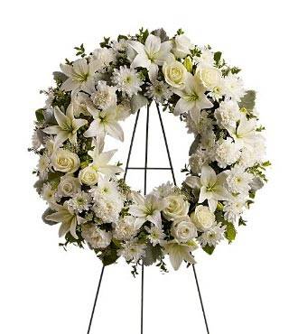 Teleflora Serenity Wreath 24" | Pesches Flowers & Garden Center